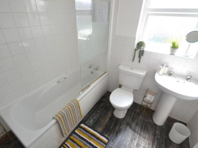 5 bedroom Detached house To Let