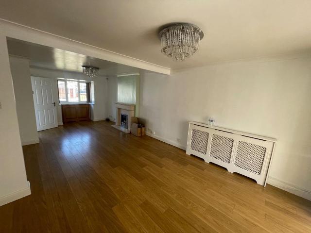 5 bedroom Detached house to let
