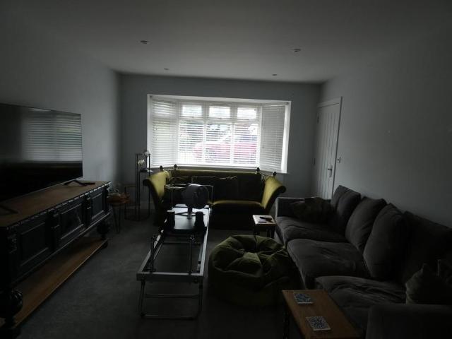 5 bedroom detached house to rent