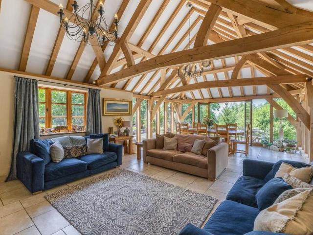 5 bedroom detached house to rent