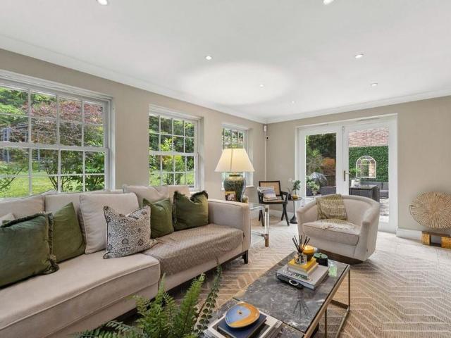 5 bedroom detached house to rent