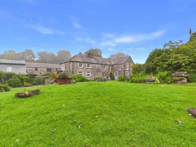 5 bedroom detached house to rent