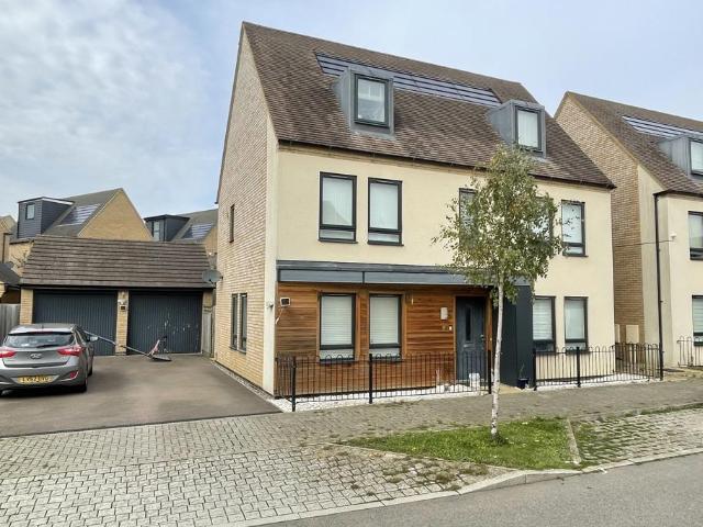 5 bedroom detached house to rent