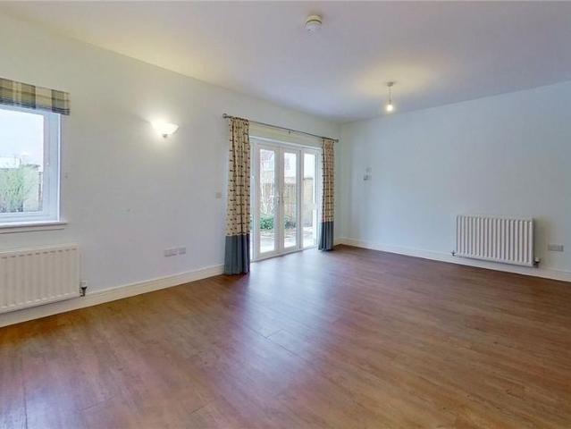 5 bedroom detached house to rent