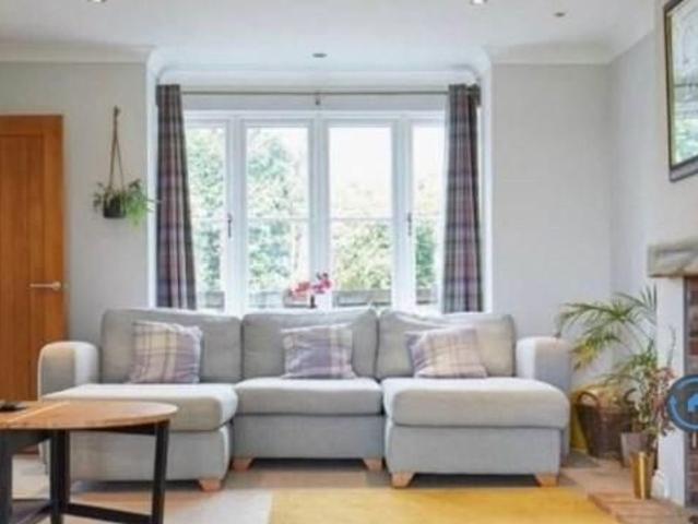 5 bedroom detached house to rent
