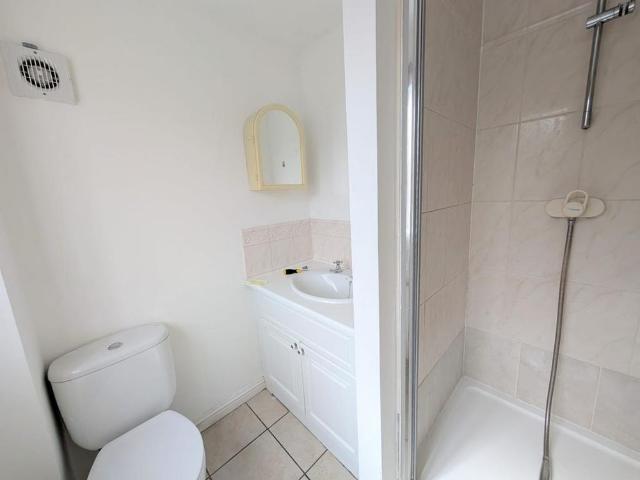 5 bedroom detached house to rent