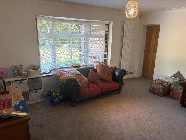 5 bedroom detached house to rent