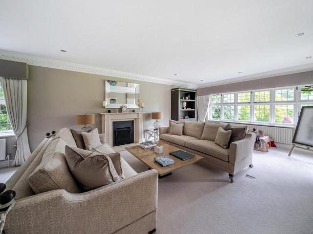 5 bedroom detached house to rent