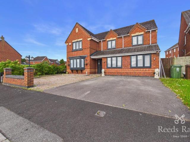 5 bedroom detached house to rent