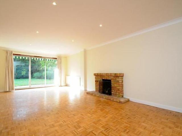 5 bedroom detached house to rent
