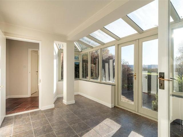 5 bedroom detached house to rent