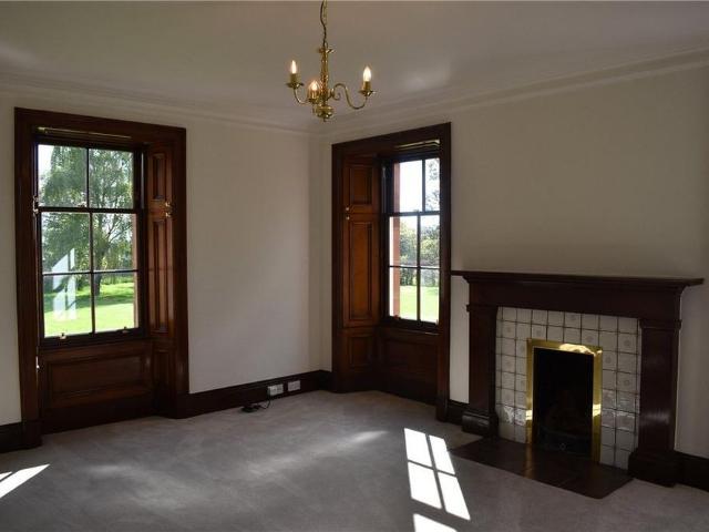 5 bedroom detached house to rent