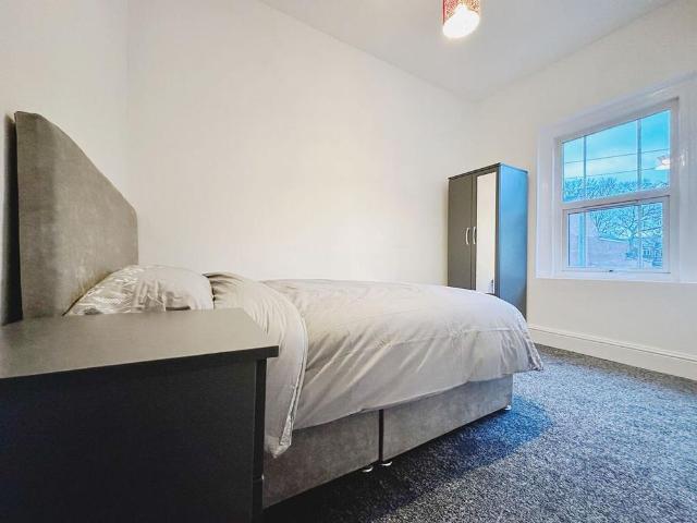 4 bedroom detached house to rent