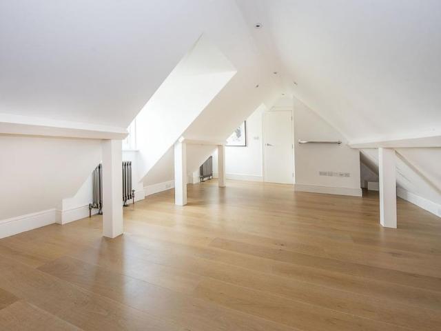 5 bedroom detached house to rent