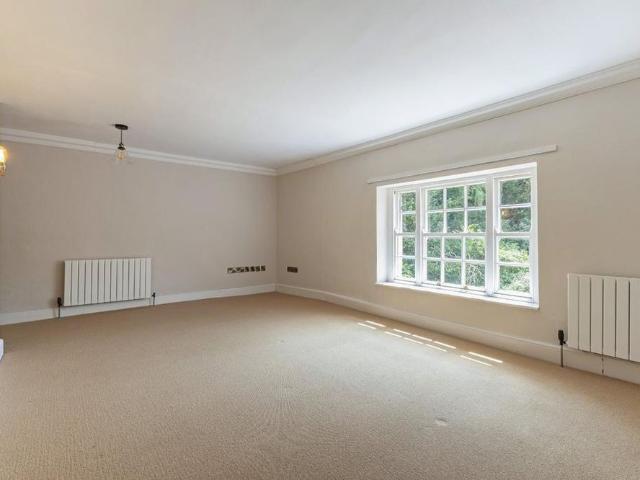 5 bedroom detached house to rent
