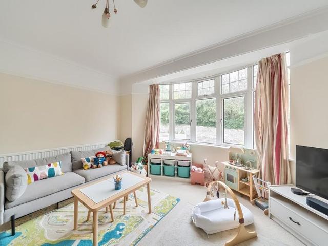 5 bedroom detached house to rent
