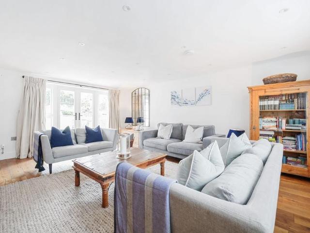 5 bedroom detached house to rent