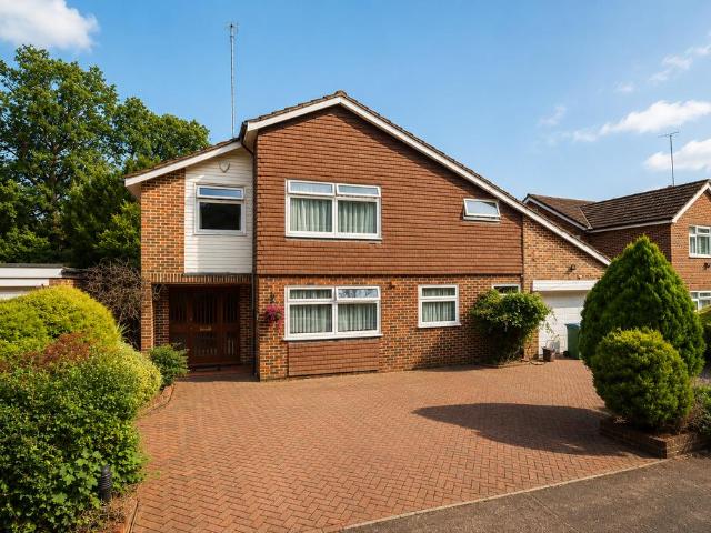 5 bedroom detached house to rent