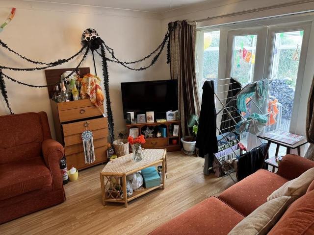 5 bedroom detached house to rent
