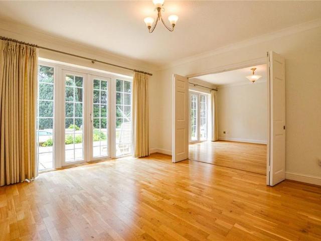 5 bedroom detached house to rent