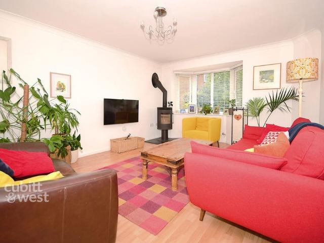 5 bedroom detached house to rent
