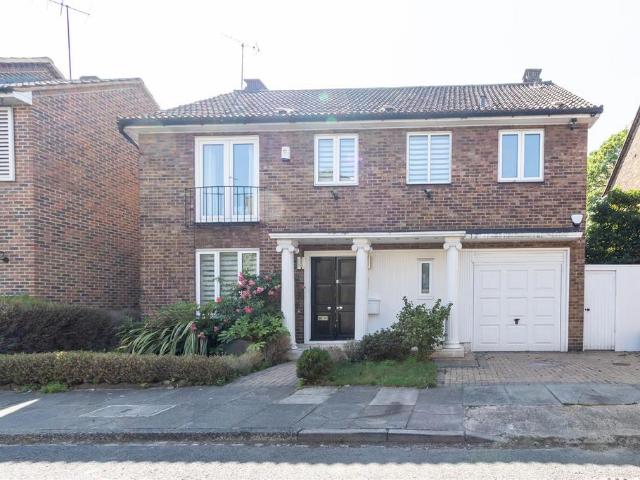 5 bedroom detached house to rent