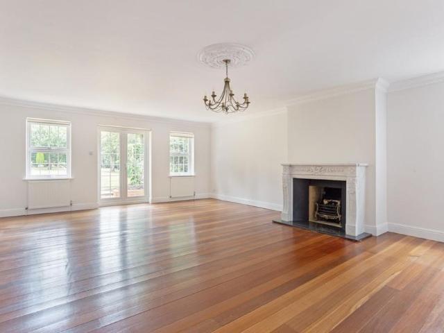 5 bedroom detached house to rent
