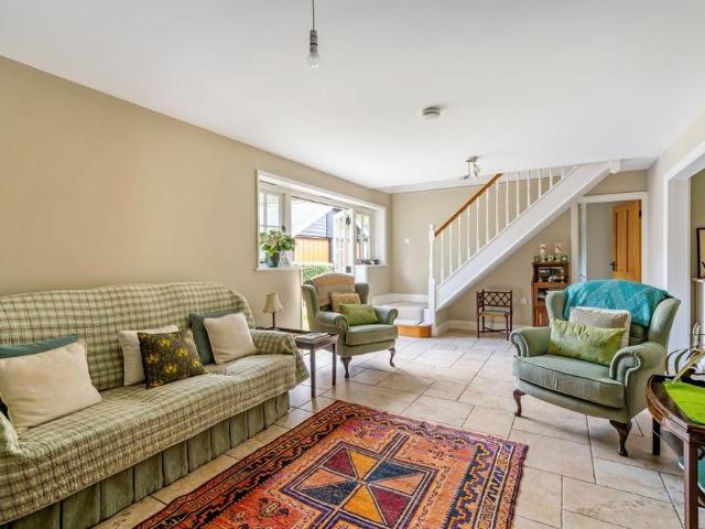 5 bedroom detached house to rent