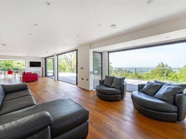 5 bedroom detached house to rent