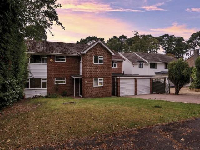 5 bedroom detached house to rent