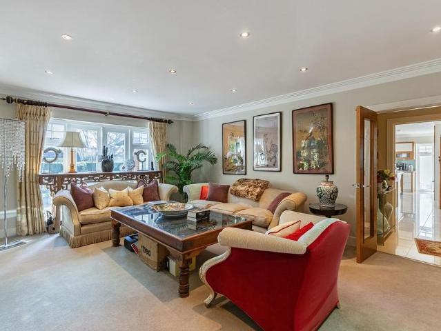 5 bedroom detached house to rent