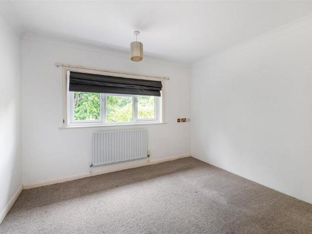 5 bedroom detached house to rent