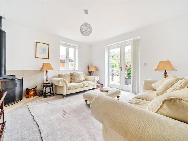 5 bedroom detached house to rent