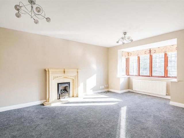 5 bedroom detached house to rent