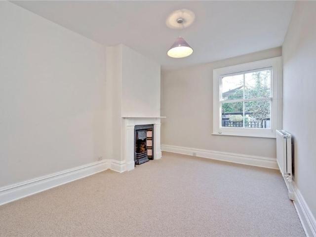 5 bedroom detached house to rent