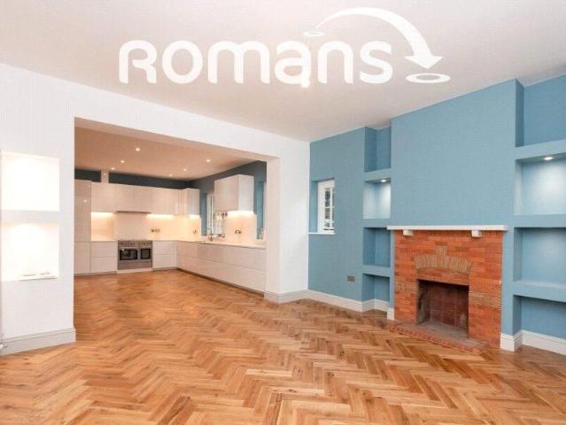 5 bedroom detached house to rent
