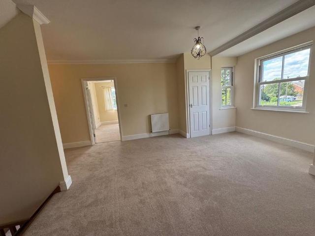 5 bedroom detached house to rent