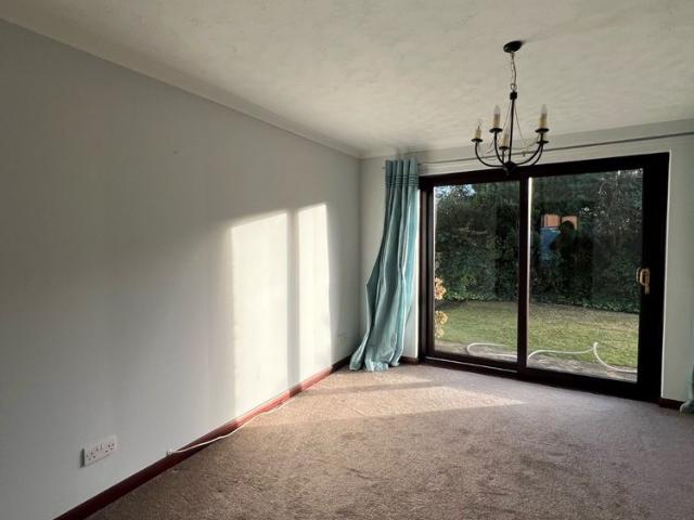 5 bedroom detached house to rent