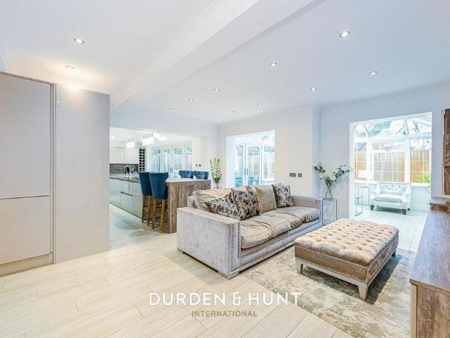 5 bedroom detached house to rent