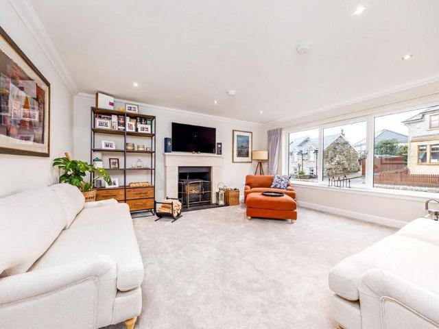 5 bedroom detached house to rent