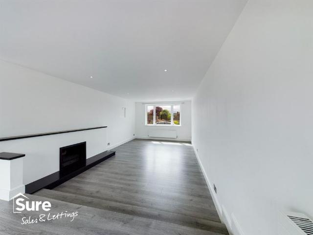 5 bedroom detached house to rent