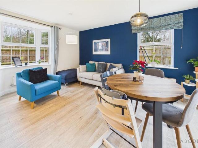 5 bedroom detached house to rent