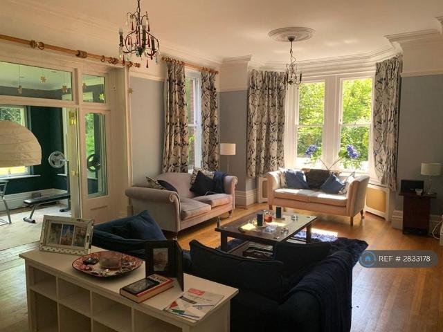 5 bedroom detached house to rent