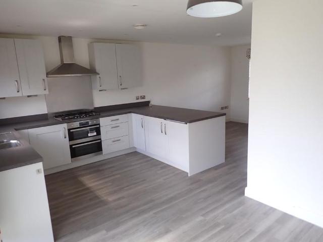 5 bedroom detached house to rent