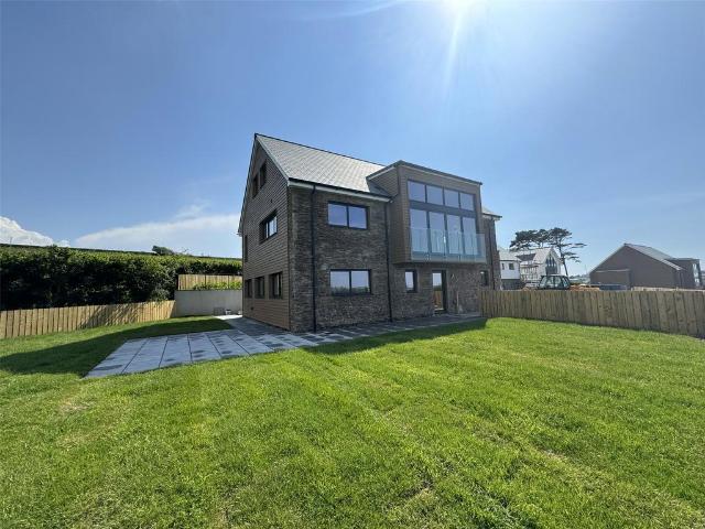 5 bedroom detached house to rent