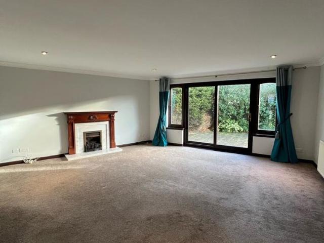 5 bedroom detached house to rent