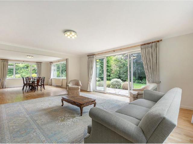 5 bedroom detached house to rent