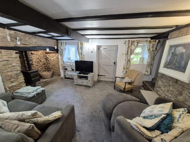 5 bedroom detached house to rent
