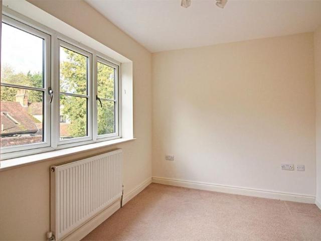 5 bedroom detached house to rent