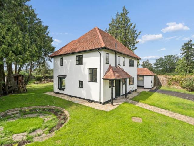 5 bedroom detached house to rent